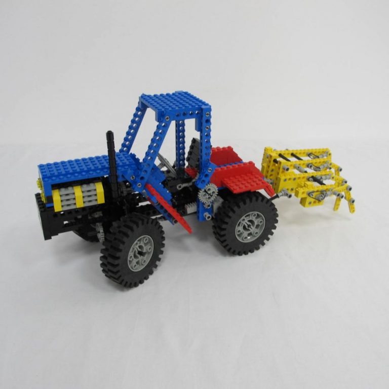 Tractor. Complete with instructions and box - JBF Toys and Trains